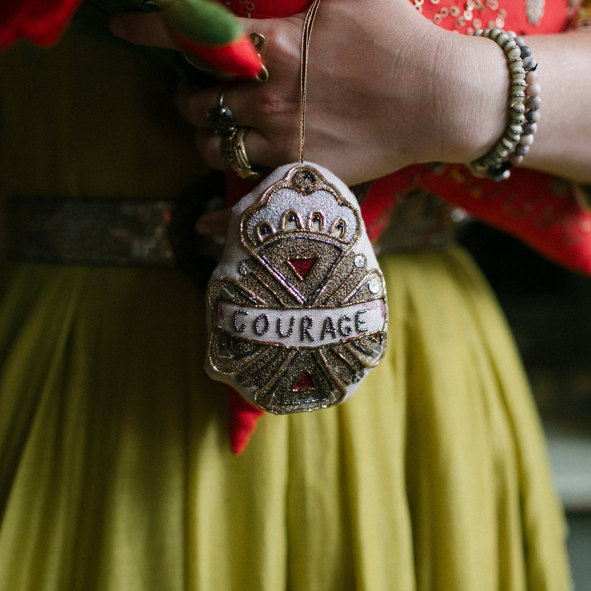 Courage Crest Token, Wallhanging – Skippy Cotton